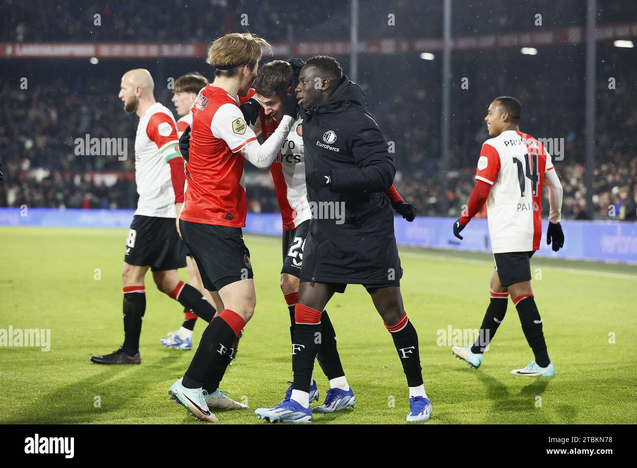 ROTTERDAM - (l-r) Ayase Ueda of Feyenoord, Santiago Gimenez of ...