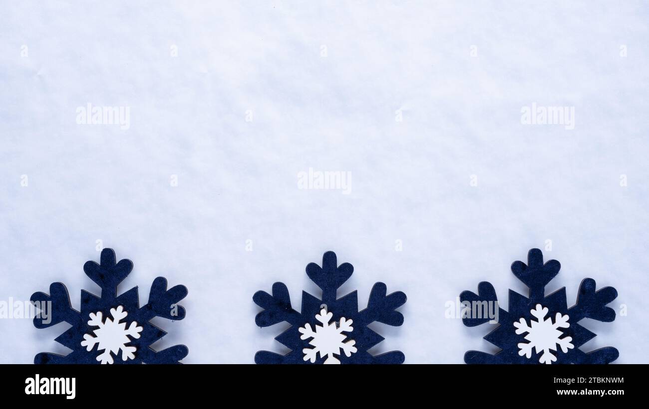 Dark blue snow border hi-res stock photography and images - Alamy