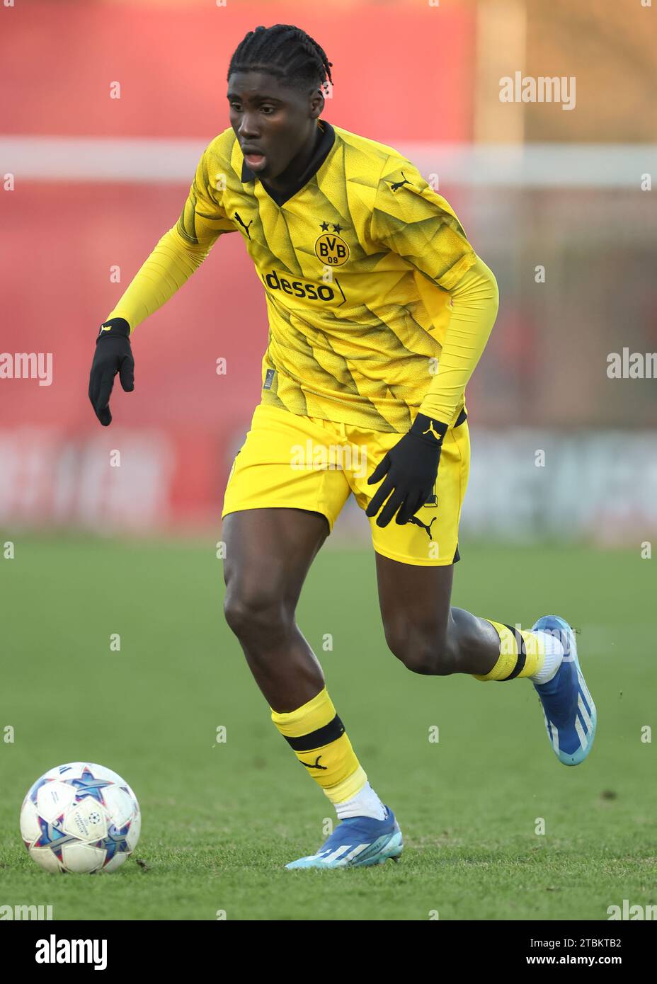 Milan, Italy. 28th Nov, 2023. Ousmane Diallo of Borussia Dortmund ...