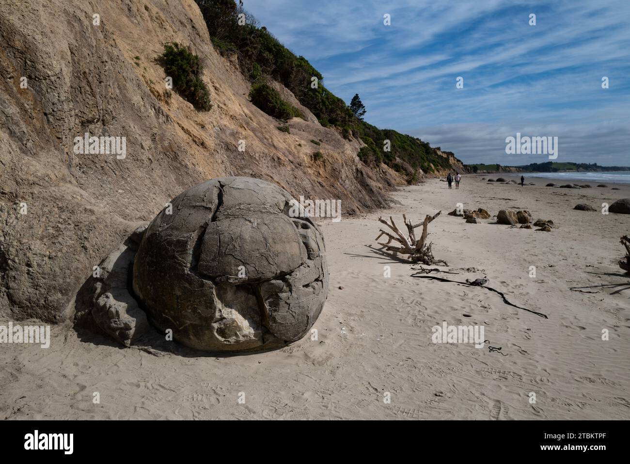 Road trip around the South Island of New Zealand. Moeraki Boulders ...