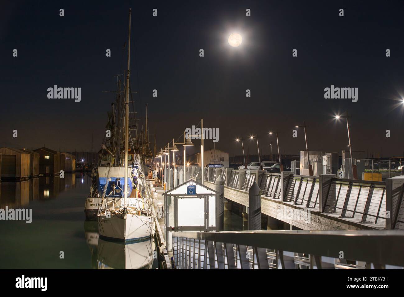 Moonlight water dock hi-res stock photography and images - Alamy