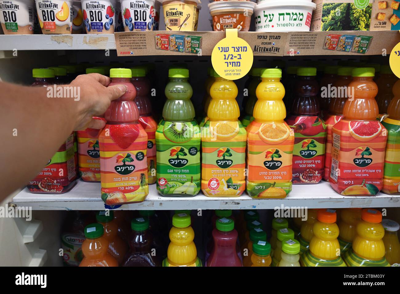 Fruit juices in a shop Stock Photo - Alamy