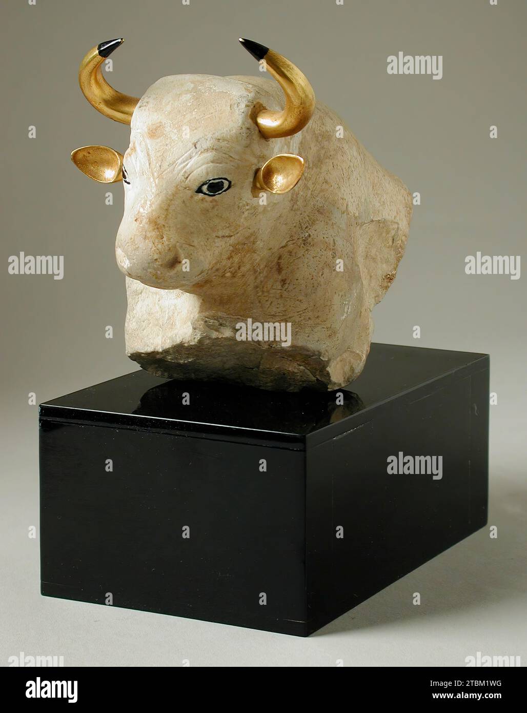 Sumerian bull head hi-res stock photography and images - Alamy