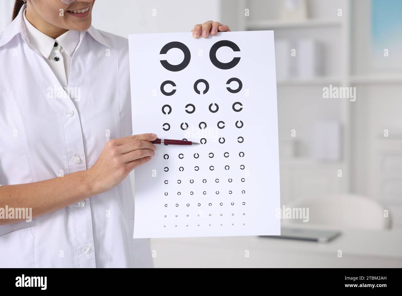 Ophthalmologist hand pointing hi-res stock photography and images - Alamy