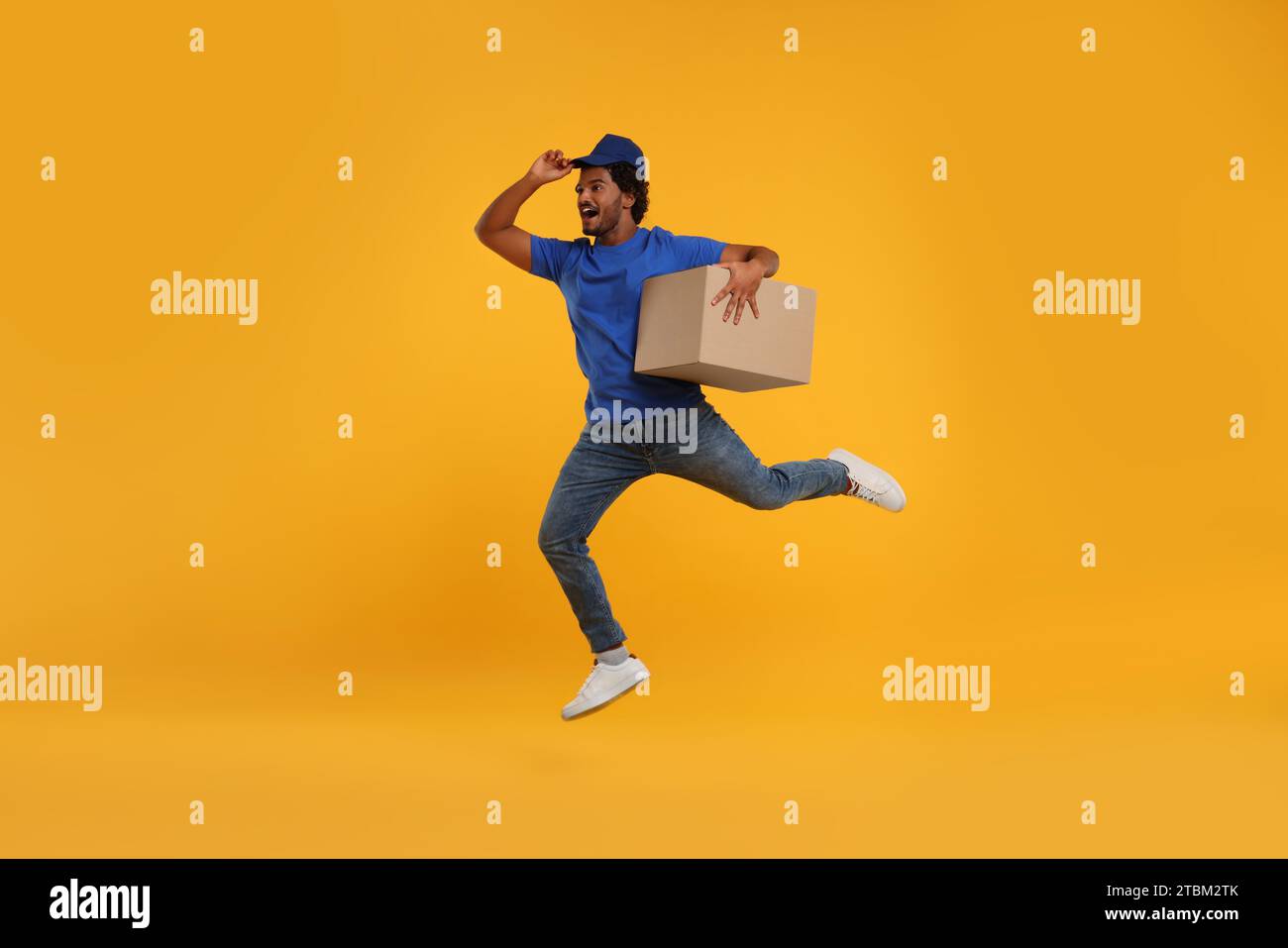 Deliver parcel hi-res stock photography and images - Alamy