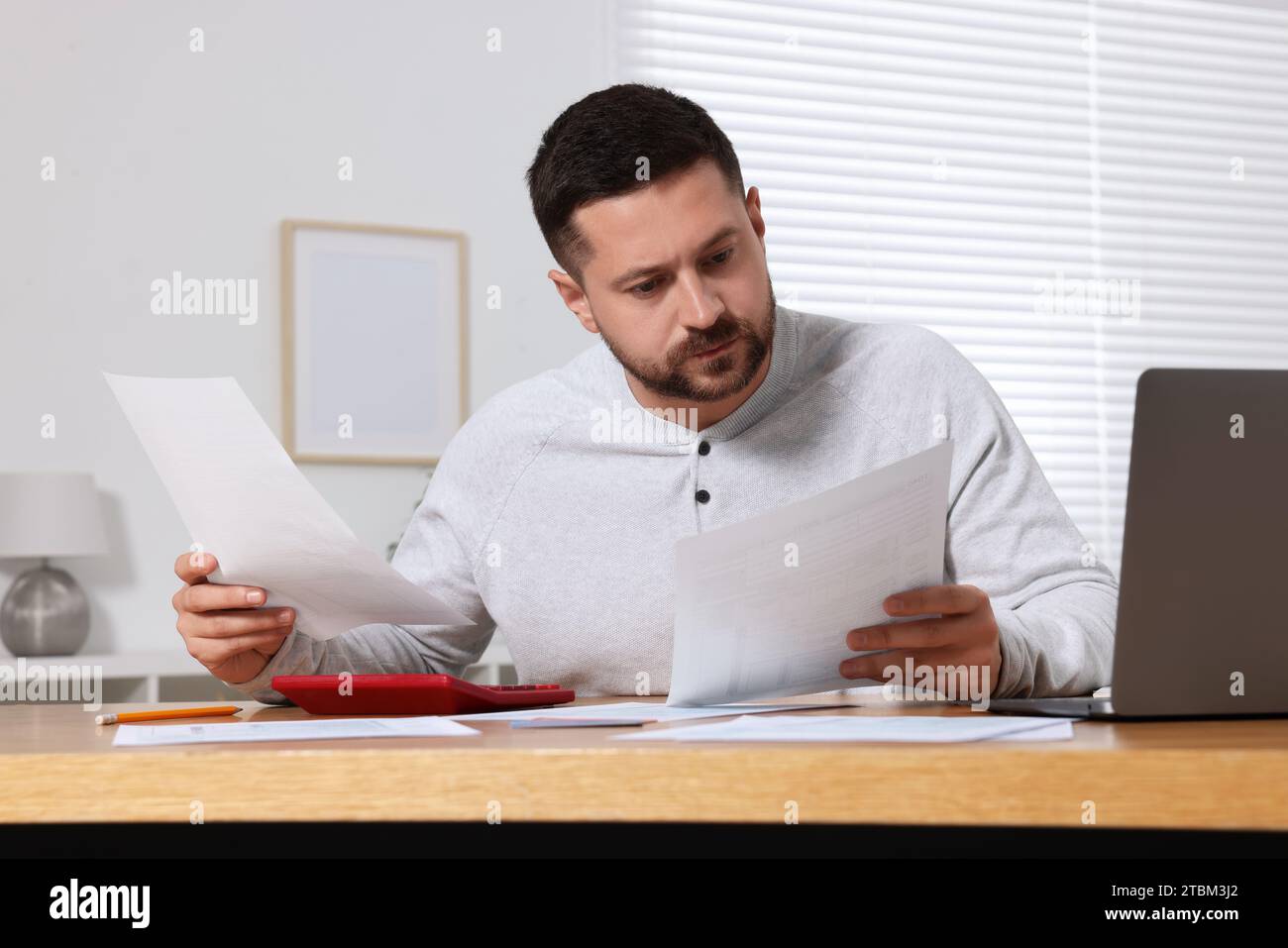 Man doing taxes home hi-res stock photography and images - Alamy