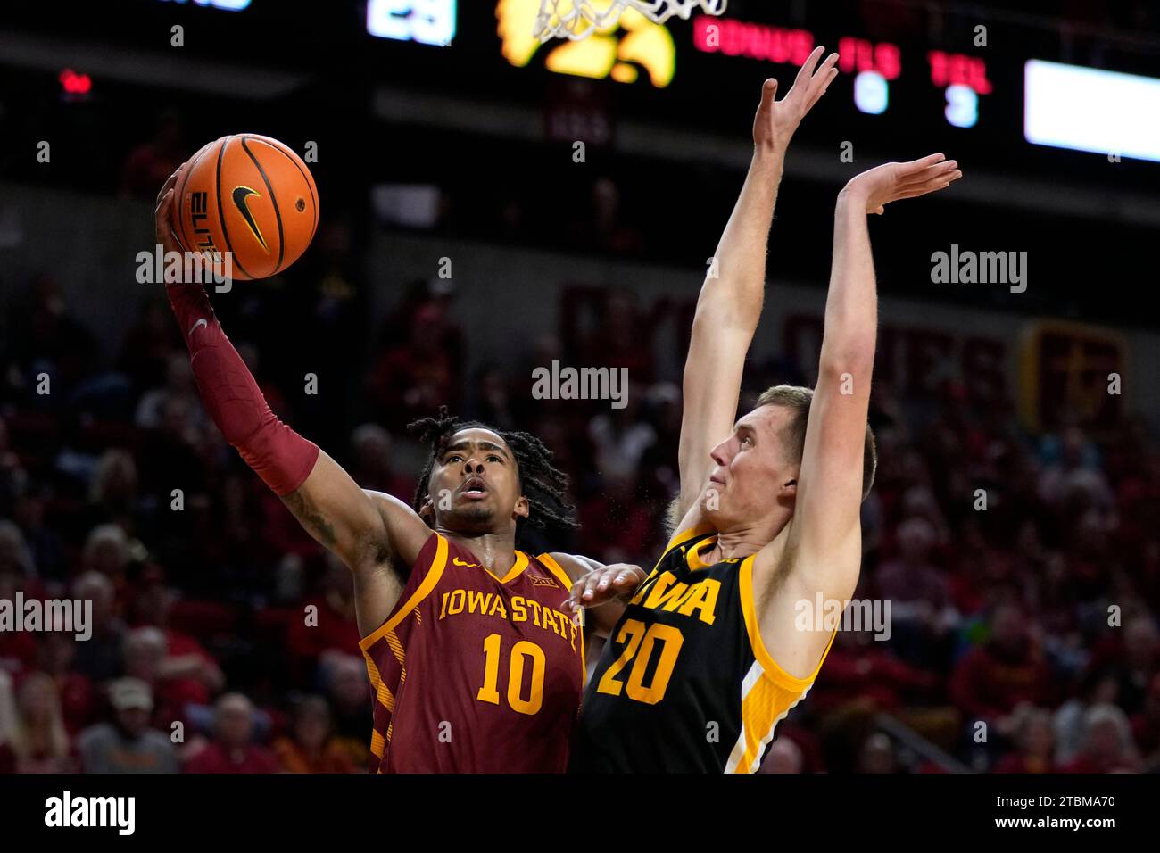 Iowa State guard Keshon Gilbert (10) drives to the basket past Iowa ...