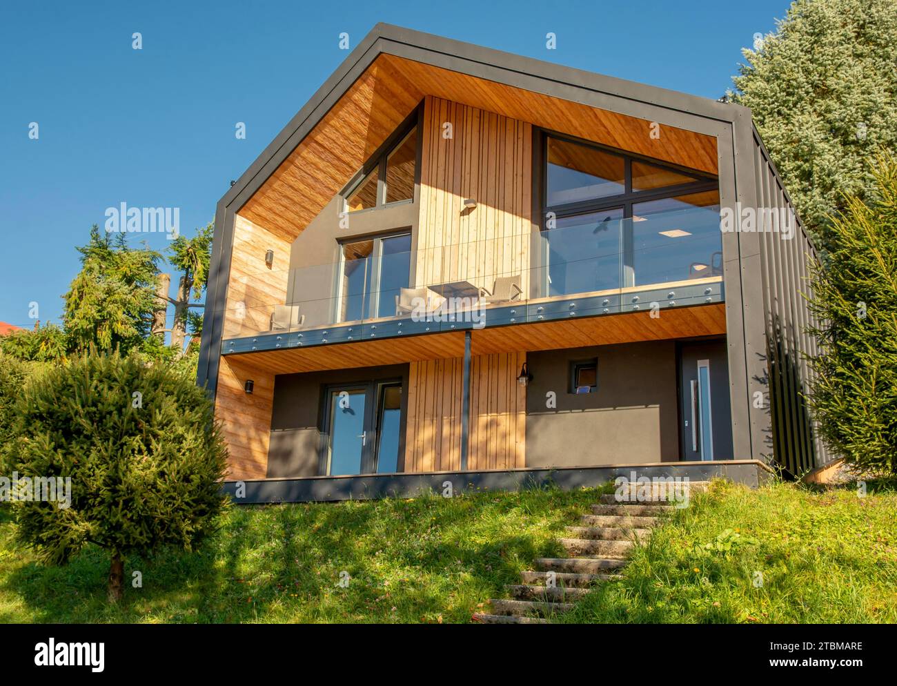 Modern house exterior hi-res stock photography and images - Alamy