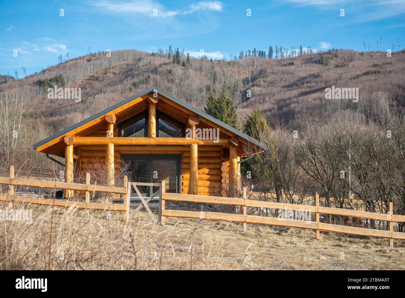 Traditional log construction house hi-res stock photography and images ...