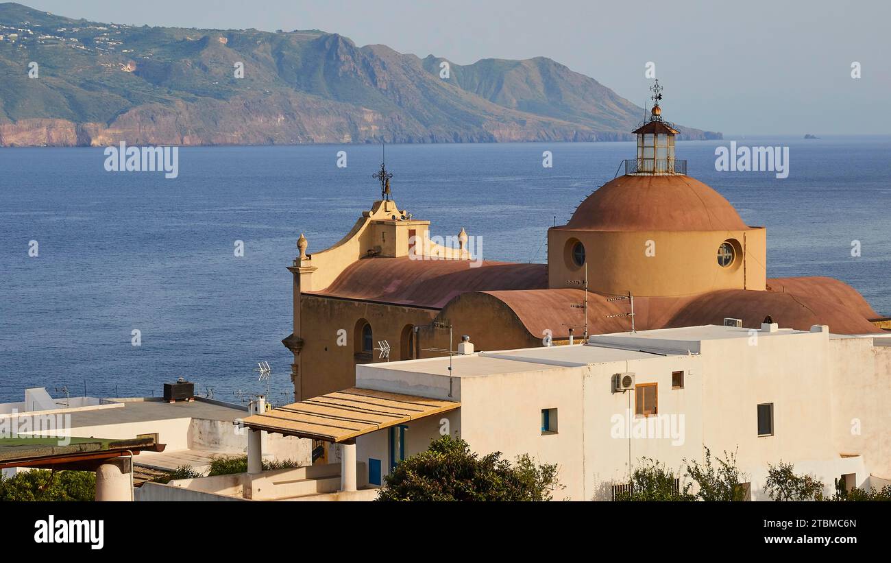 Church building, dome, from behind, sea, coast of Lipari, Santa Marina ...