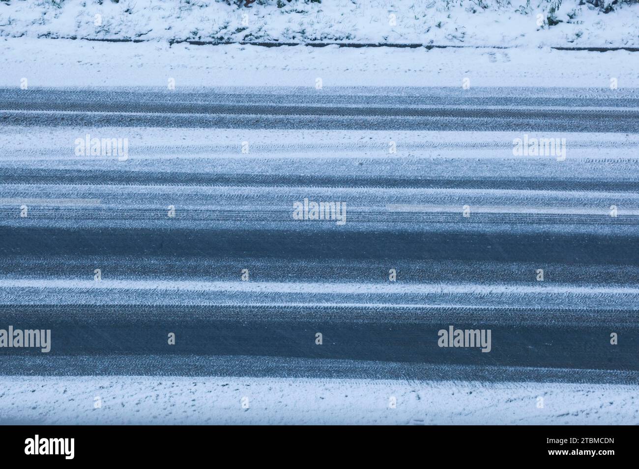 Snow-covered carriageway at dawn, road, top view, Germany Stock Photo ...