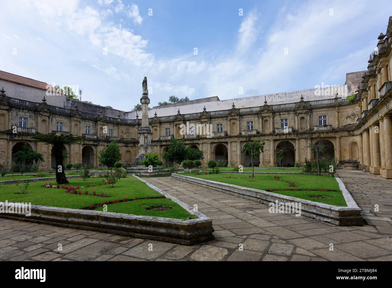 Inner courtyard, cloister, Santa Clara-a-Nova Monastery, Santa Clara ...