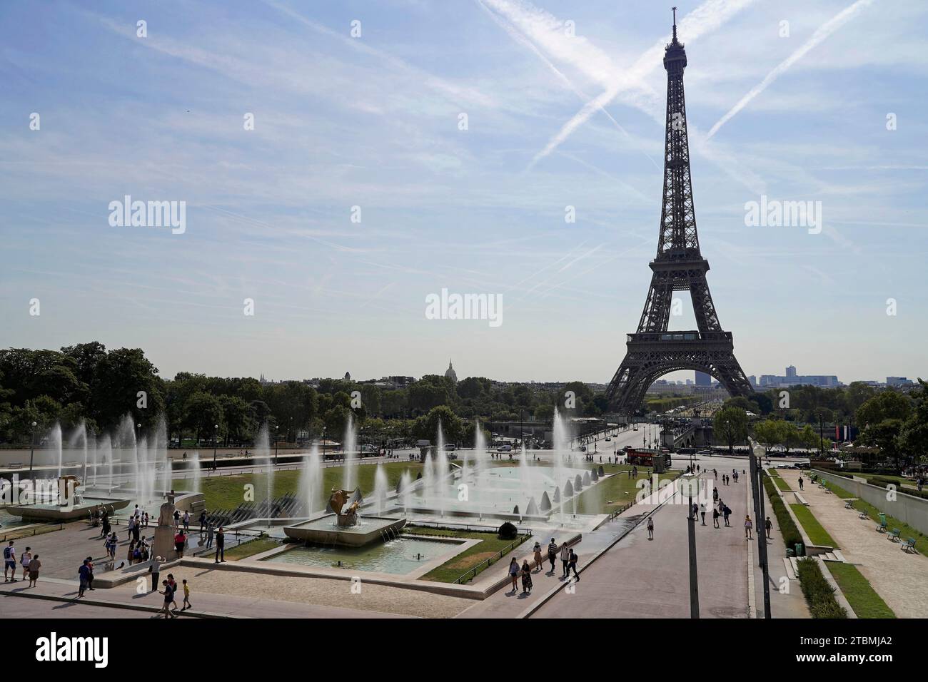 Jardin de la Tour Eiffel, Eiffel Tower, Paris, France Stock Photo - Alamy