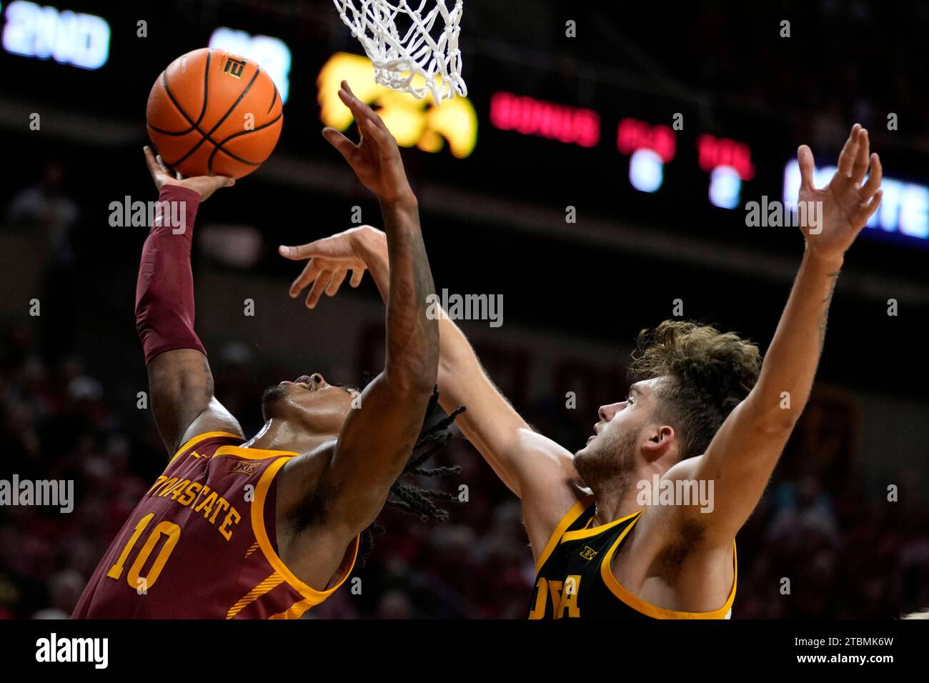 Iowa State guard Keshon Gilbert (10) drives to the basket past Iowa ...