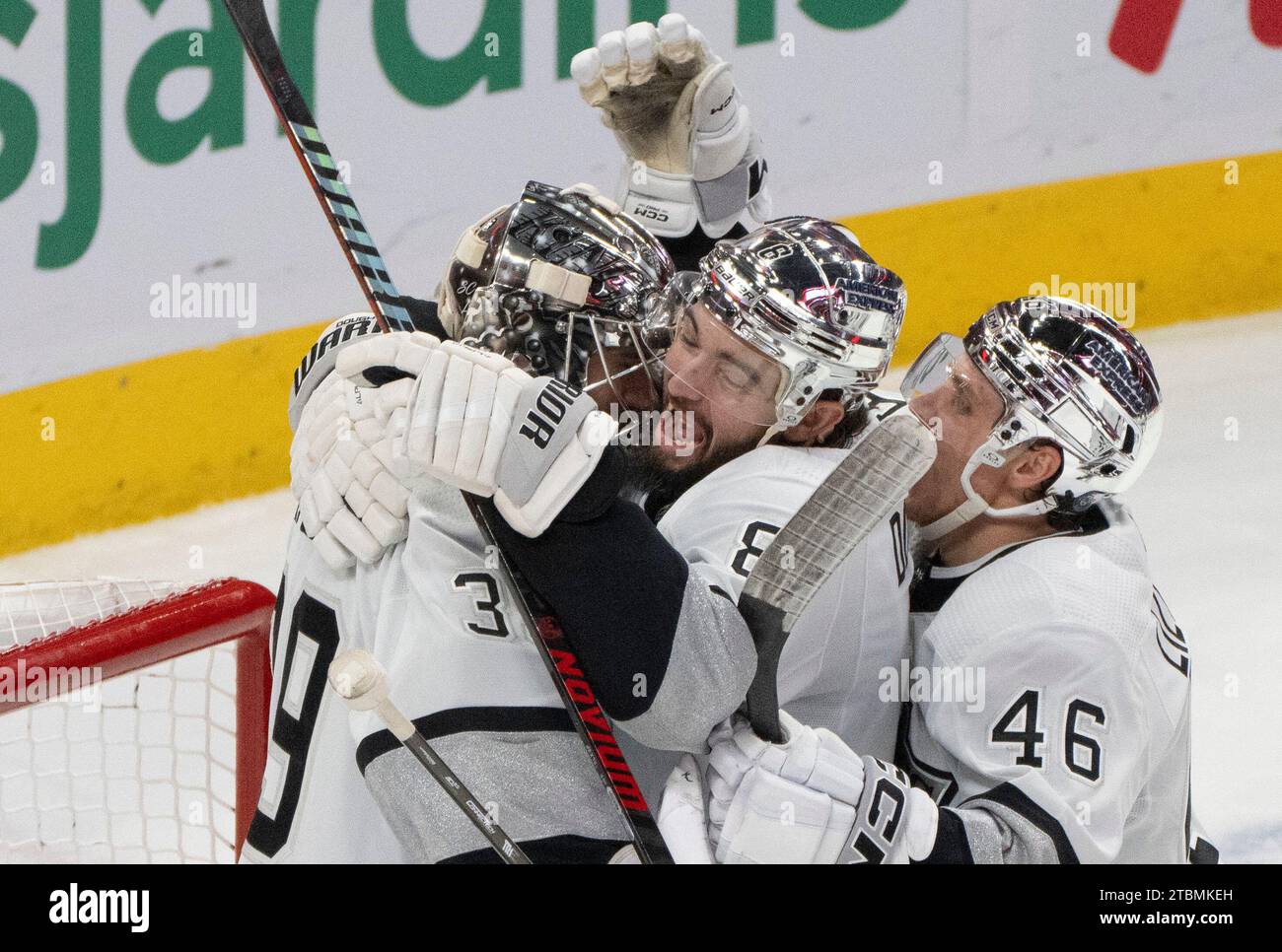 Los Angeles Kings goaltender Cam Talbot (39) is congratulated for the ...
