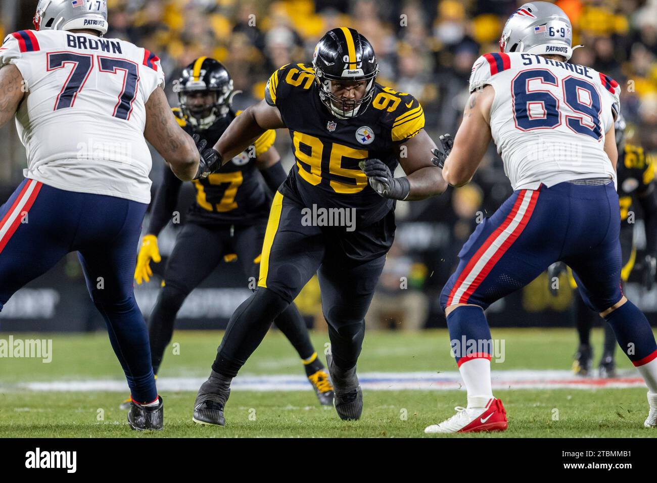 Pittsburgh Steelers defensive tackle Keeanu Benton (95) defends during ...