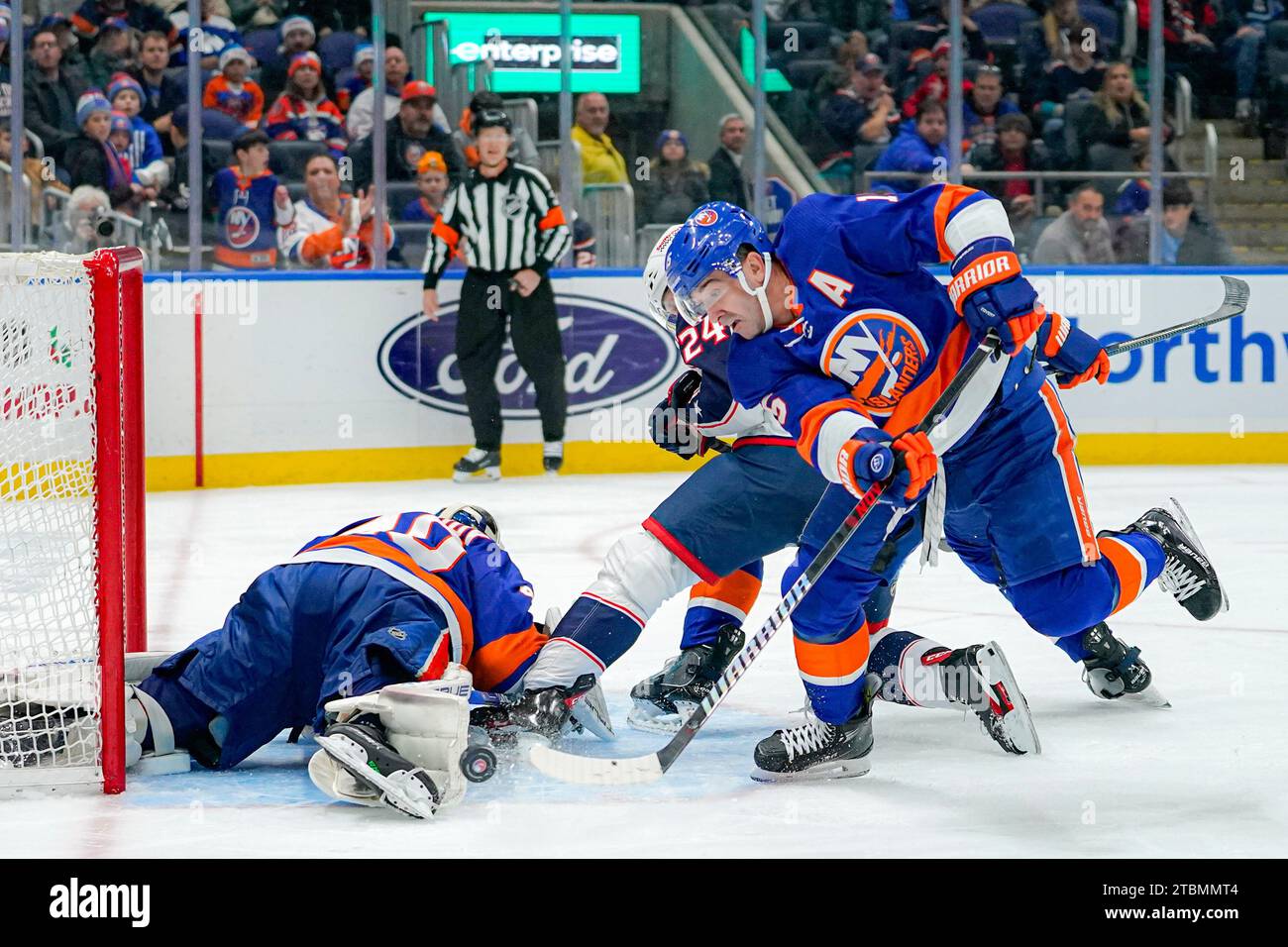 New York Islanders right wing Cal Clutterbuck (15) clears the puck ...