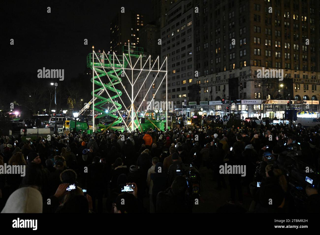 Photo by: NDZ/STAR MAX/IPx 2023 12/7/23 The world's largest Hanukkah ...