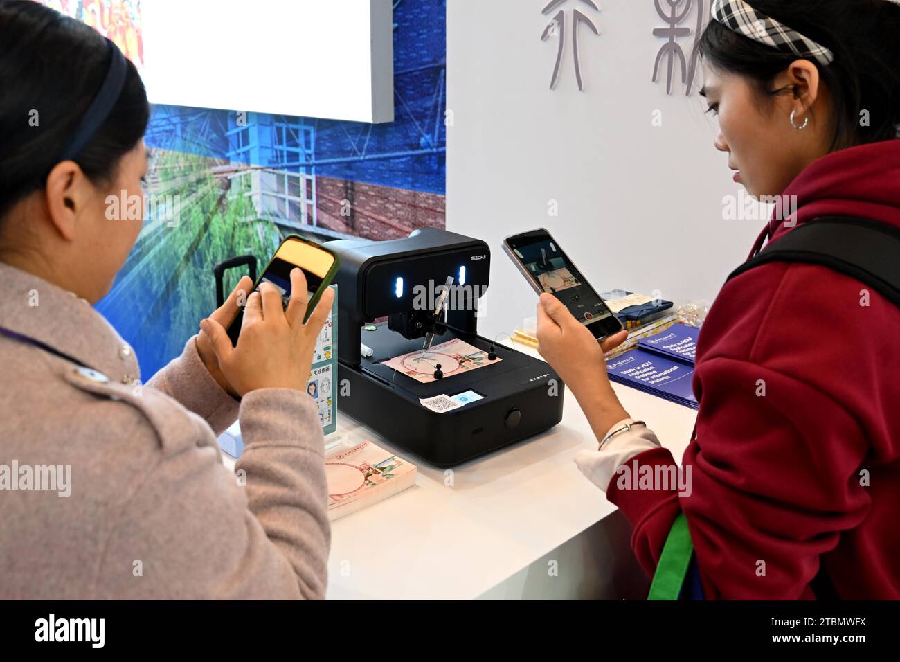 **CHINESE MAINLAND, HONG KONG, MACAU AND TAIWAN OUT** The Language ...