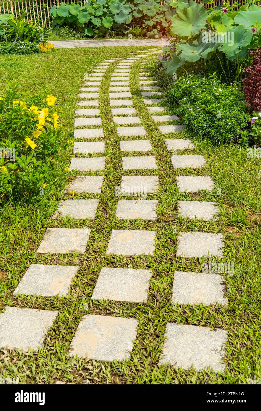 rock path leading through a garden Stock Photo - Alamy