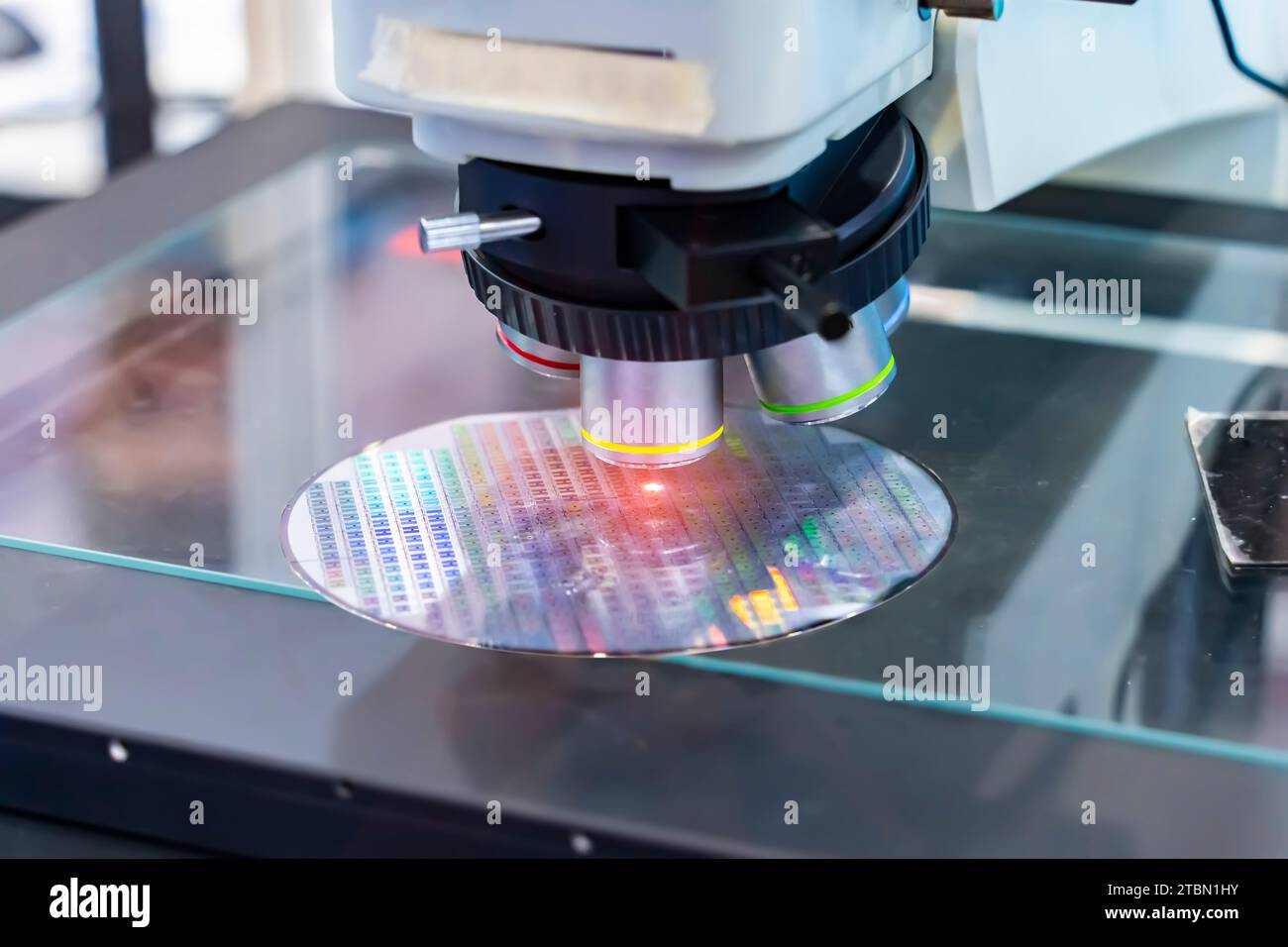 Silicon chip microscope hi-res stock photography and images - Alamy