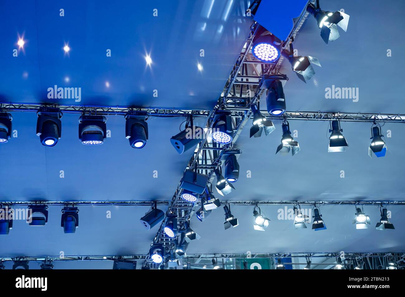 spotlight system in the metal frame of the exhibition hall Stock Photo ...