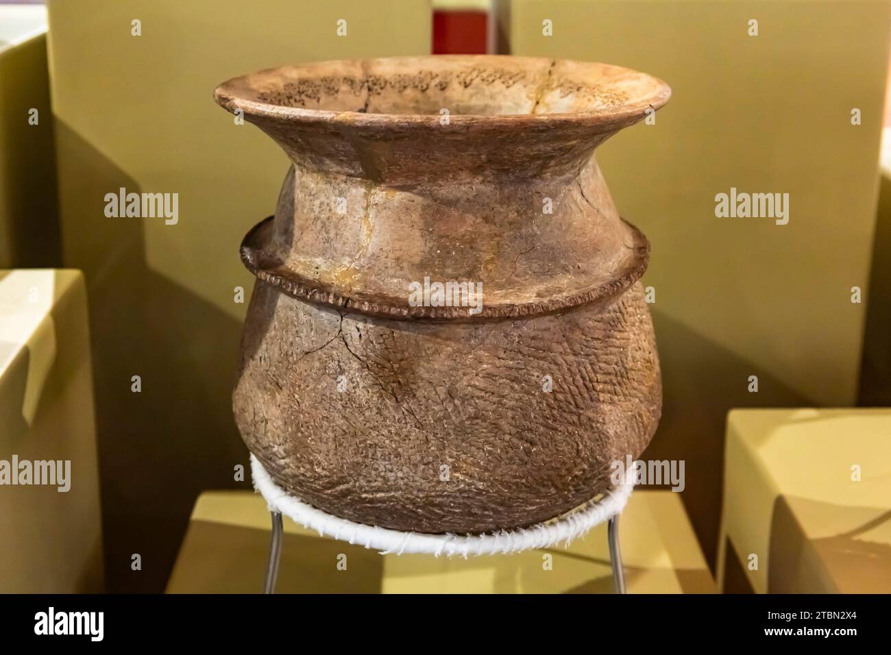 Ban Chiang national museum, Pottery of early period, Ban Chiang, Udon ...