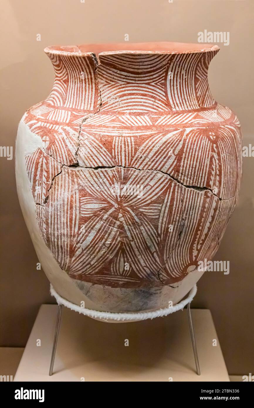 Ban Chiang national museum, Painted pottery of late period, Ban Chiang ...