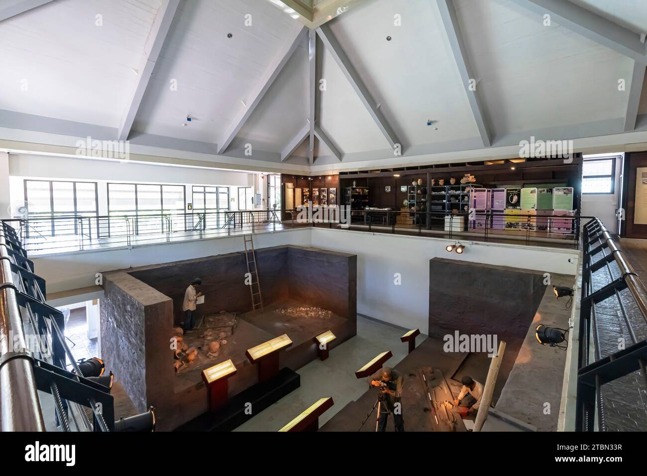 Ban Chiang national museum, Exhibition hall of excavation scene(replica ...
