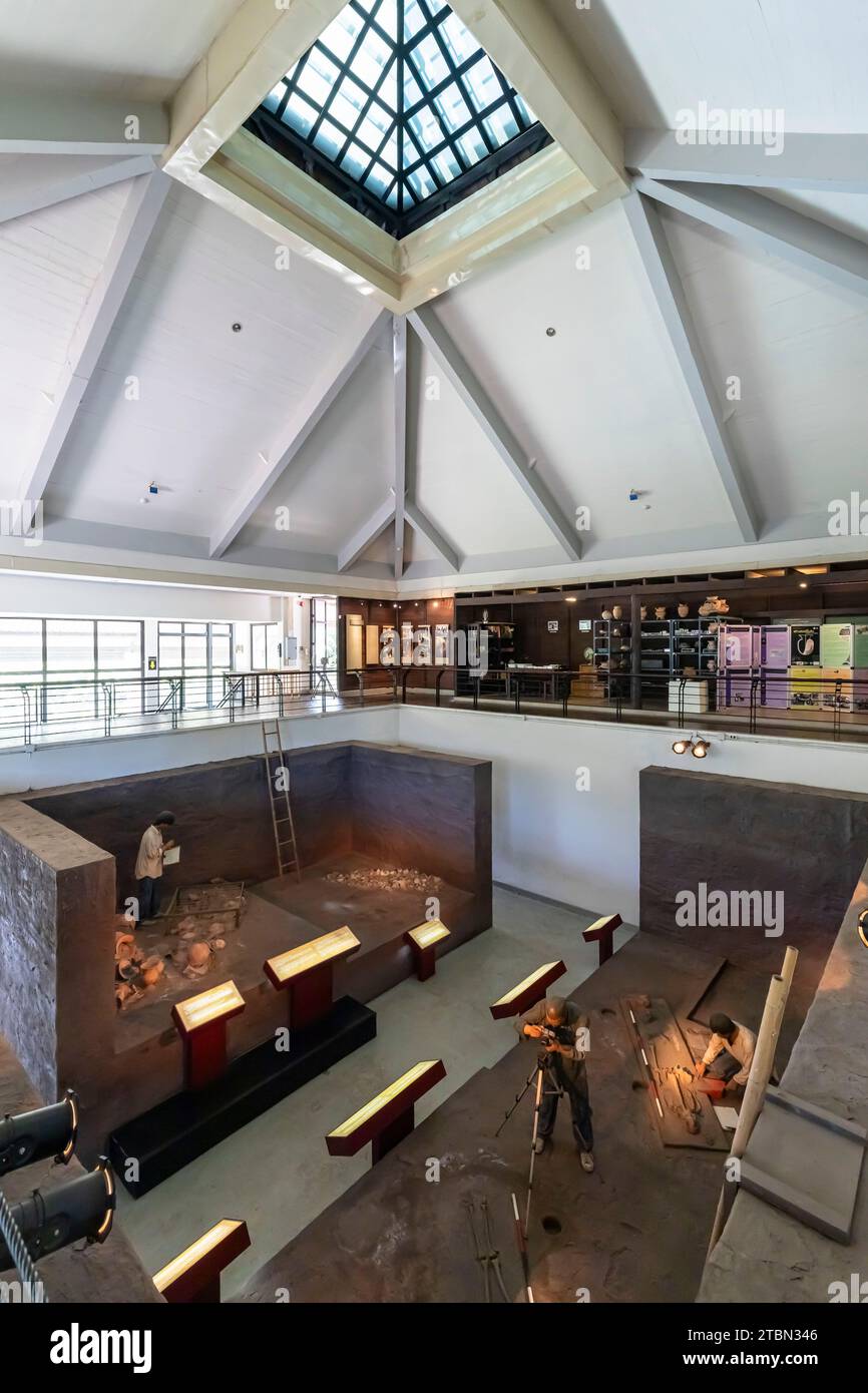 Ban Chiang national museum, Exhibition hall of excavation scene(replica ...