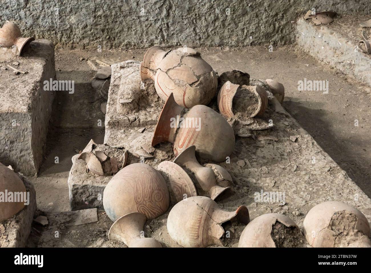 Ban Chiang national museum, Potteries, Exhibition of excavation site at ...
