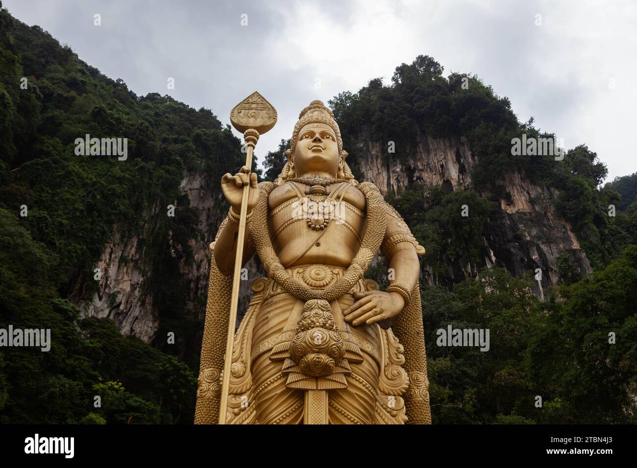 Batu caves murugan statue hi-res stock photography and images - Alamy