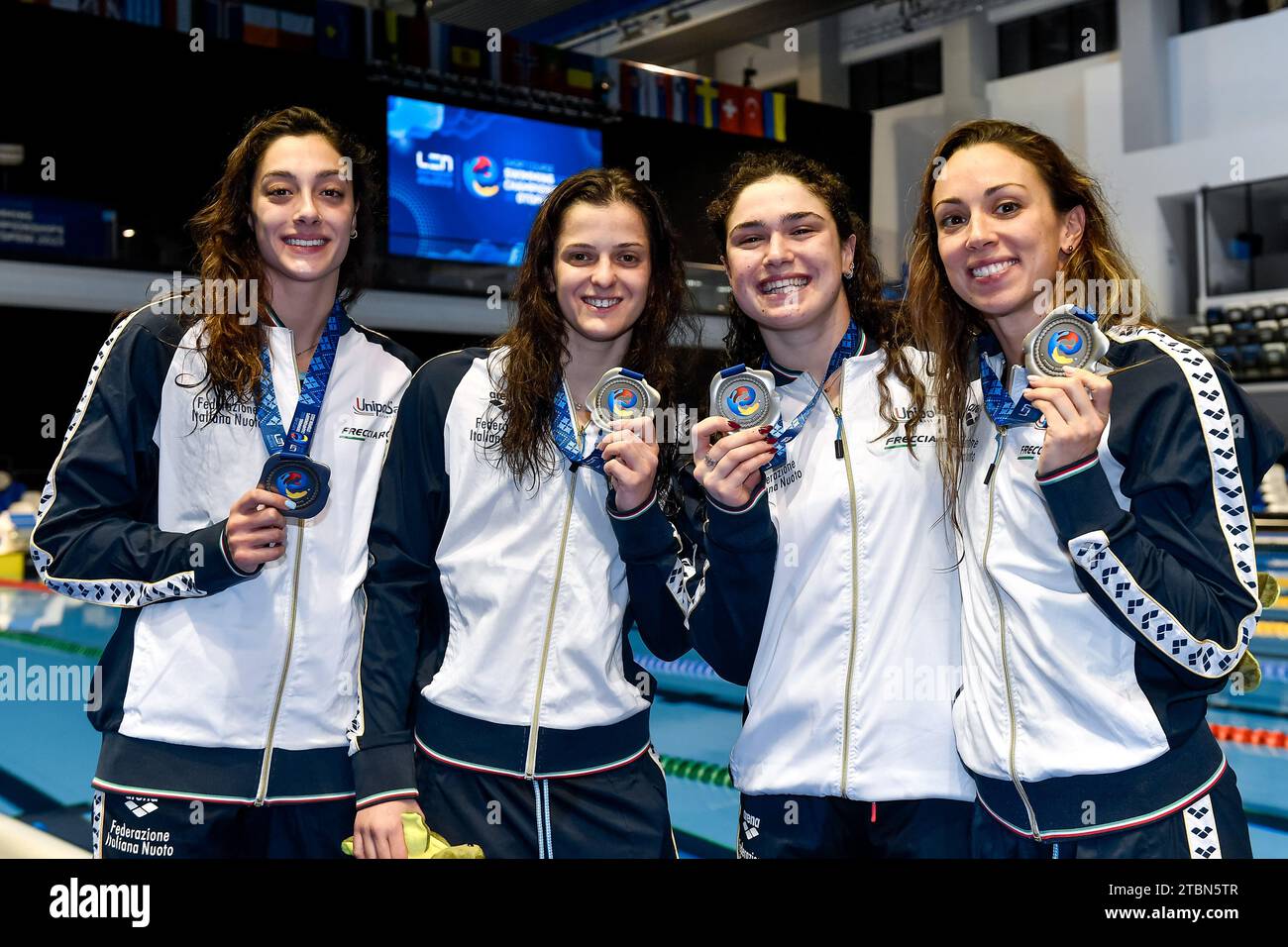 4x50m medley relay wo hi-res stock photography and images - Alamy