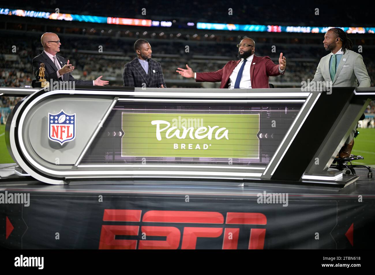 ESPN Monday Night Countdown host Scott Van Pelt, left, Ryan Clark ...