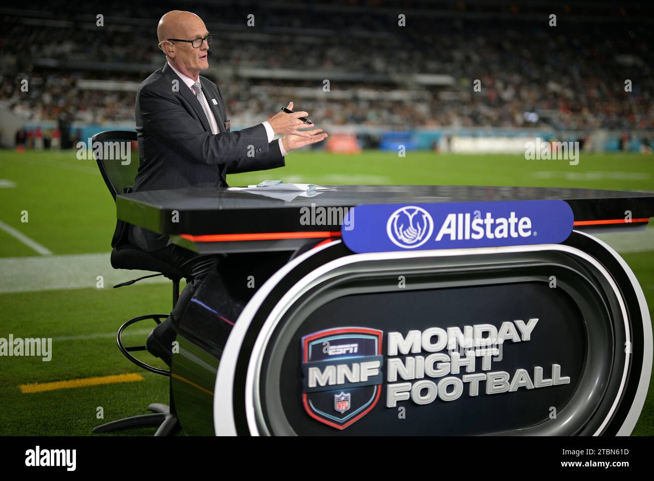 ESPN Monday Night Football host Scott Van Pelt works from the sideline ...