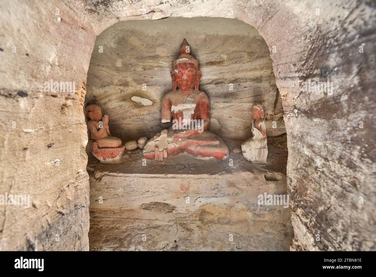 The Phowintaung Buddhist Cave Complex (ဖိုလ်ဝင်တောင်), near Monywa ...