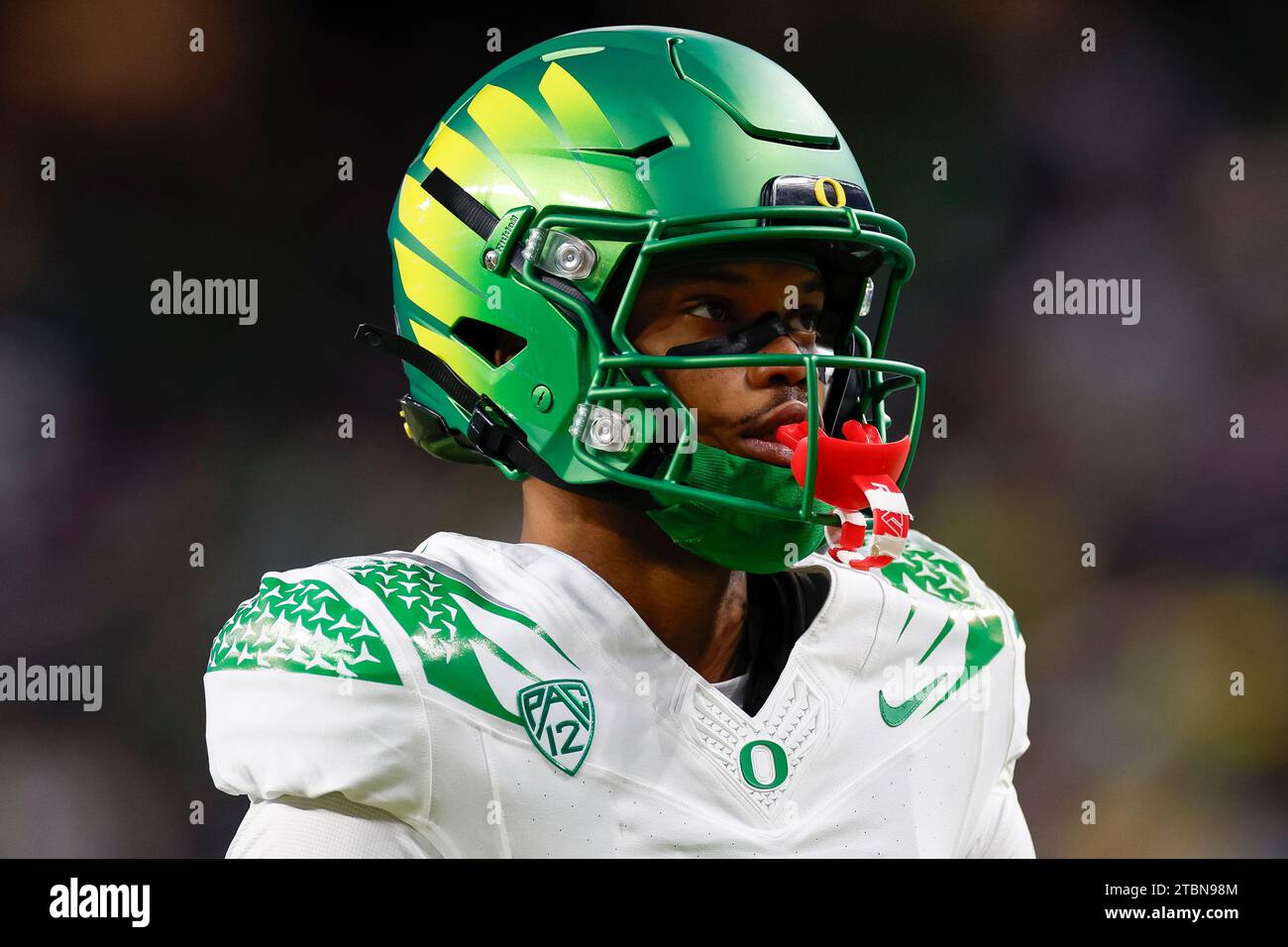 Oregon Ducks wide receiver Troy Franklin (11) warms up prior to a Pac-12 Championship game ...