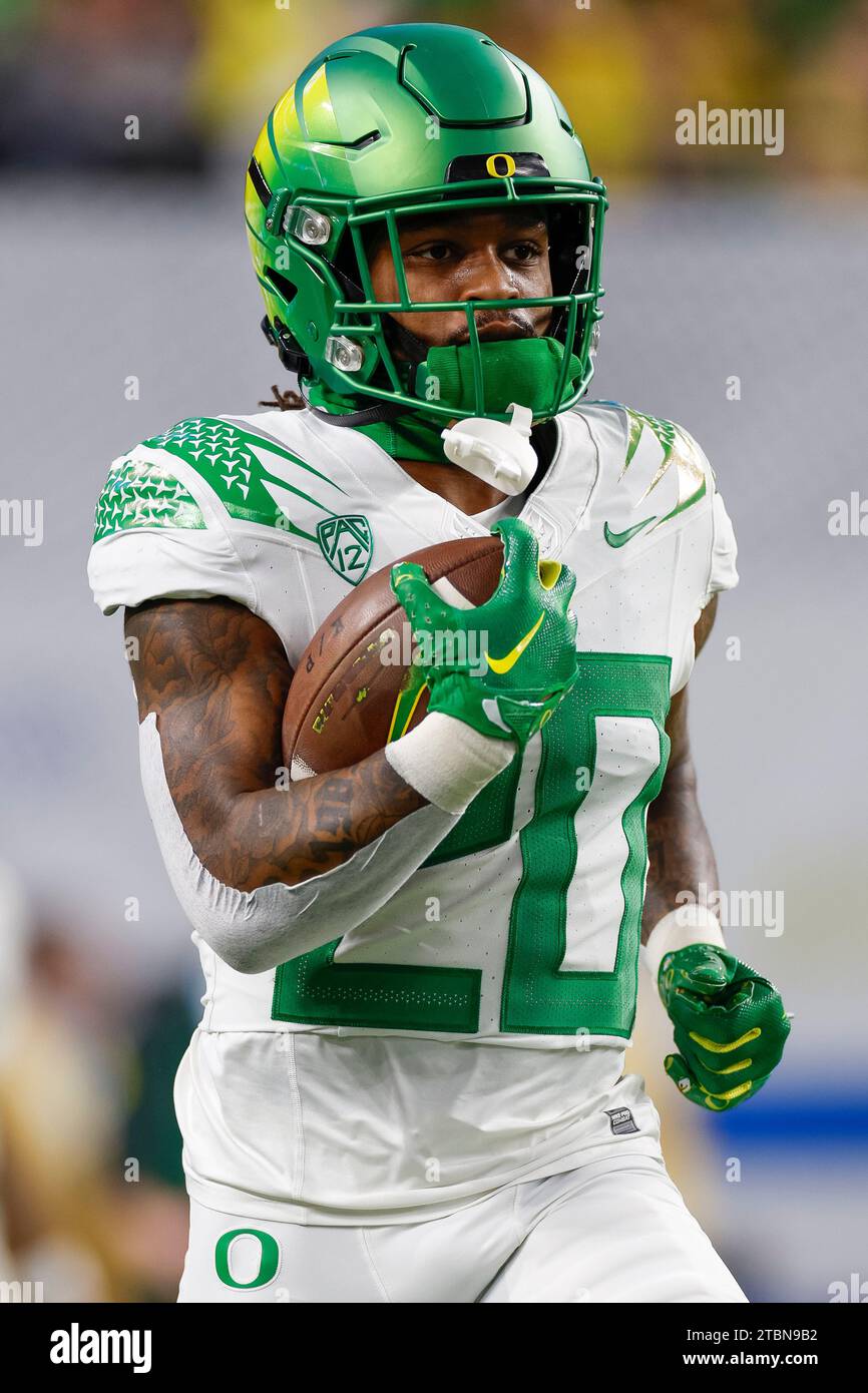 Oregon Ducks running back Jordan James (20) warms up prior to a Pac-12 ...