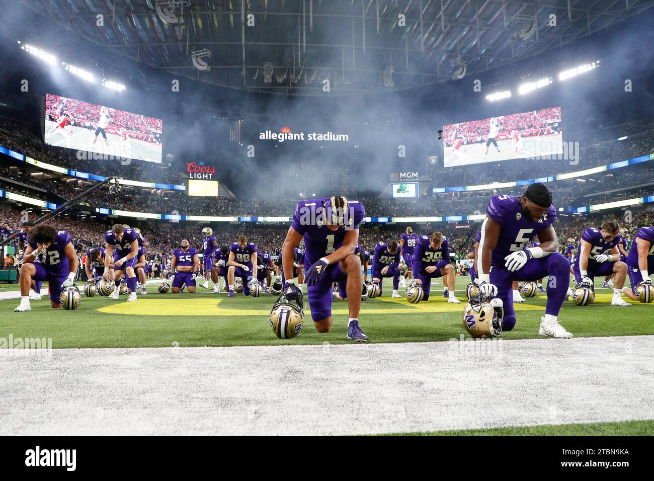Washington Huskies wide receiver Rome Odunze (1) takes part in a pregame routine prior to a Pac ...