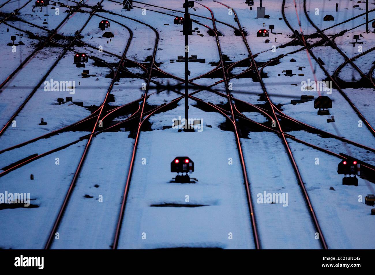 Munich, Germany. 08th Dec, 2023. Red signals can be seen on the points ...