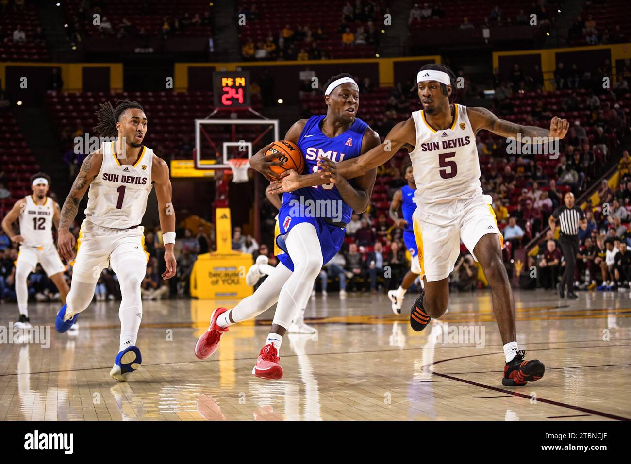 Southern Methodist Mustangs forward Ja'Heim Hudson (15) drives toward ...