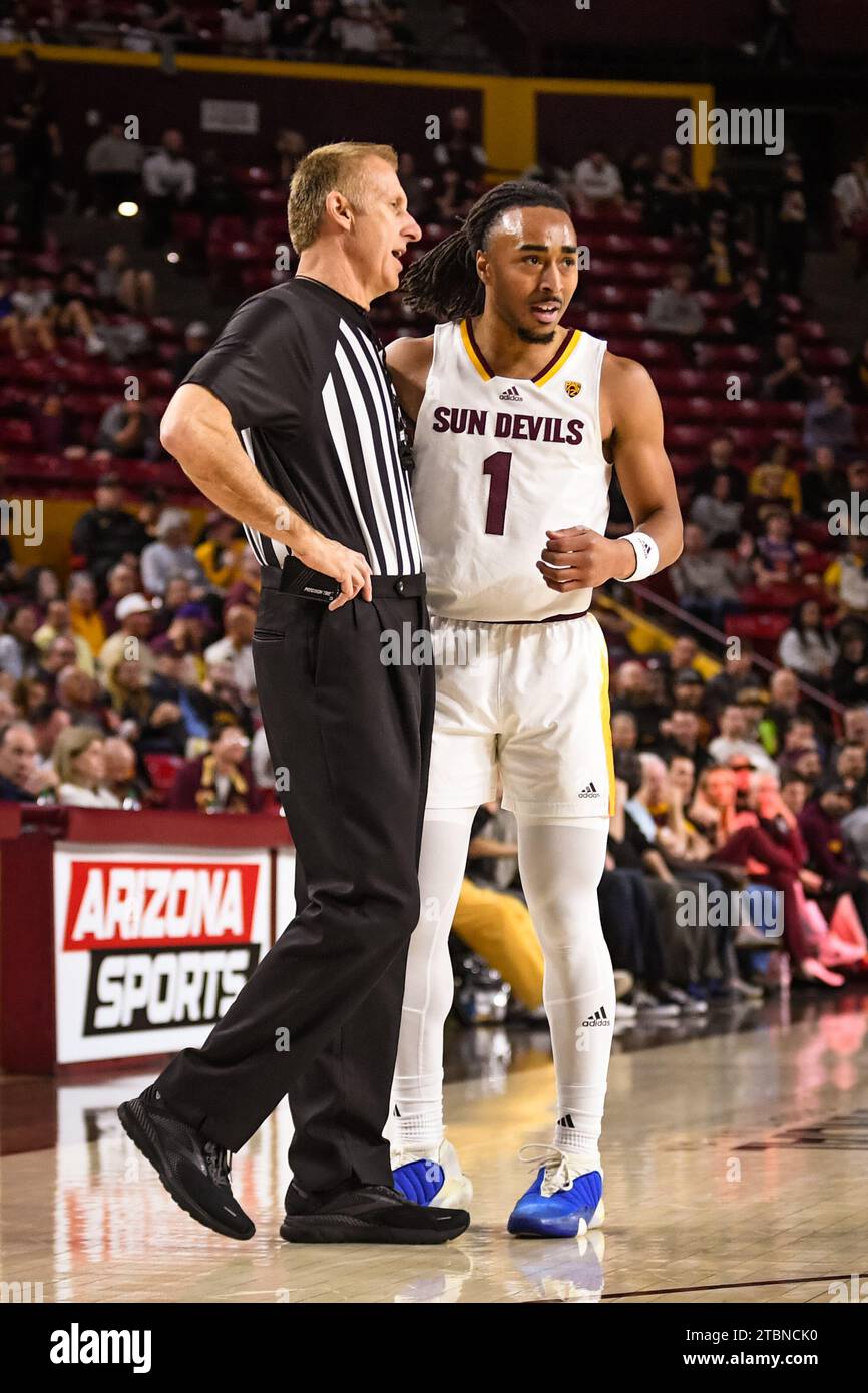 Arena referee hi-res stock photography and images - Alamy