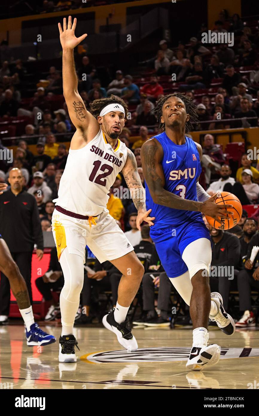 Southern Methodist Mustangs guard Chuck Harris (3) attempts a lay up in ...