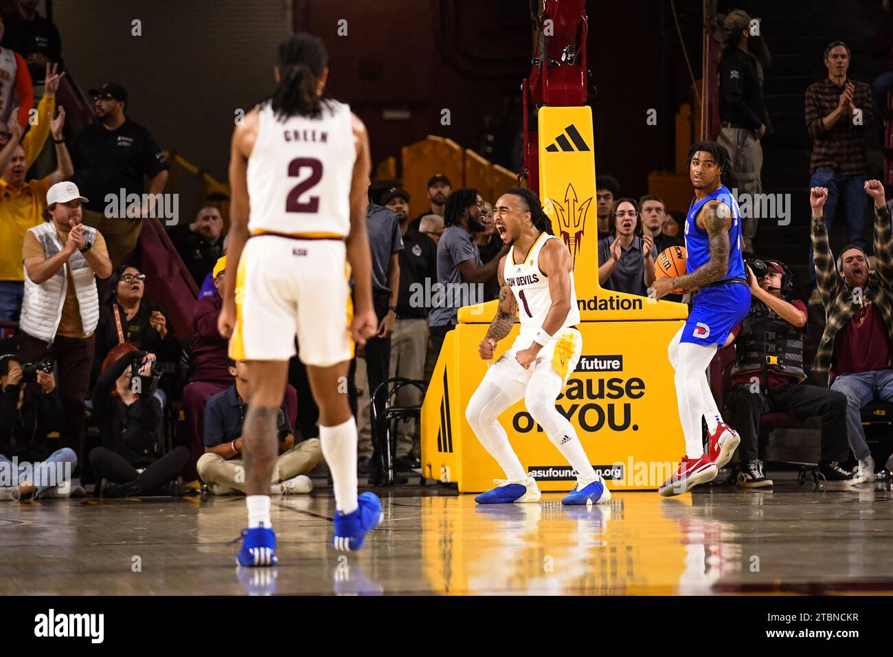 Arizona State Sun Devils guard Frankie Collins (1) dunks the ball in ...