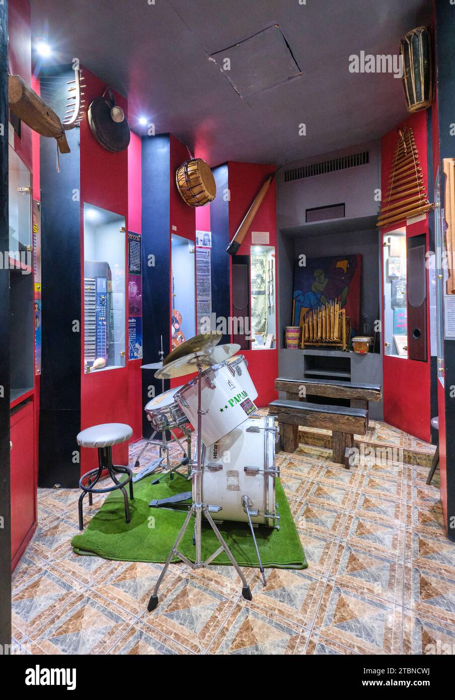 Worker musical instrument hi-res stock photography and images - Alamy