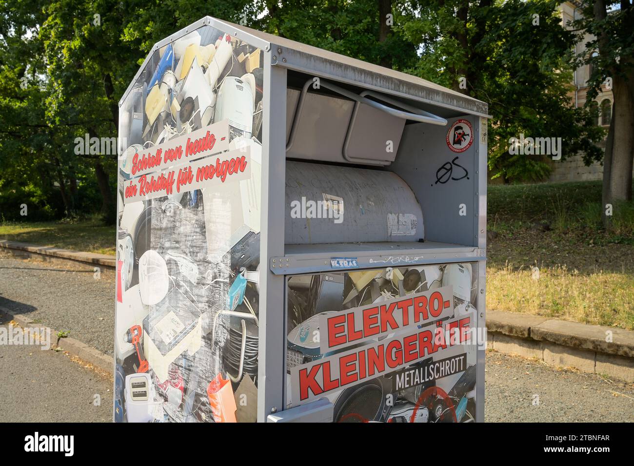 Entsorgung container hi-res stock photography and images - Alamy