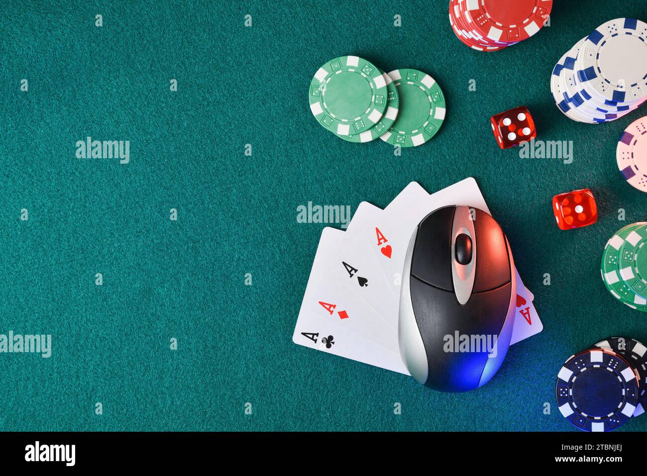 Playing cards online hi-res stock photography and images - Alamy