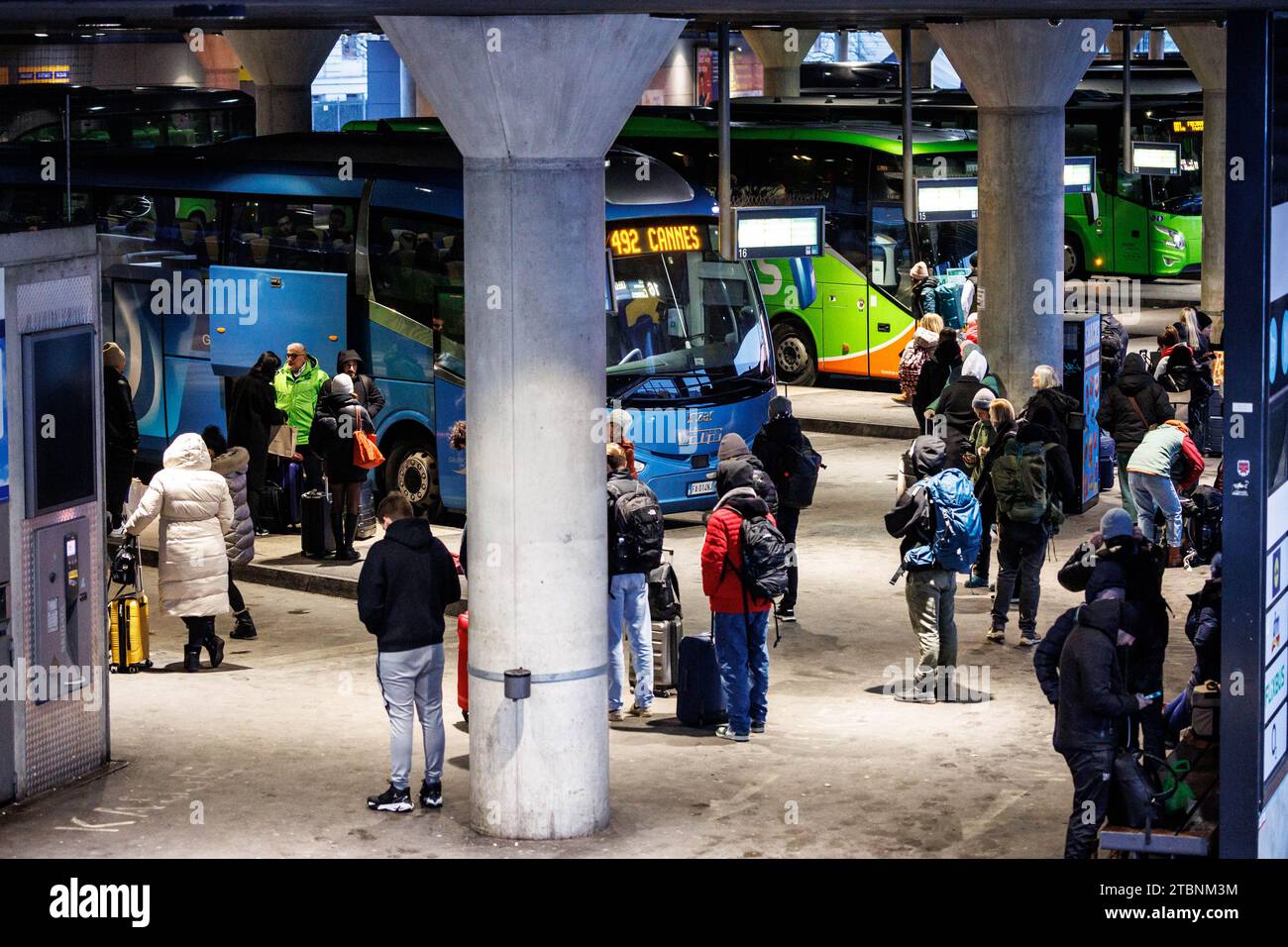 Munich, Germany. 08th Dec, 2023. Passengers stand in front of long ...