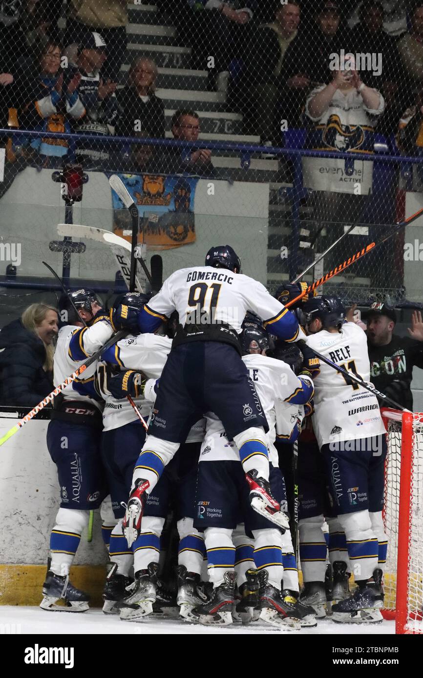 Steeldogs hi-res stock photography and images - Alamy