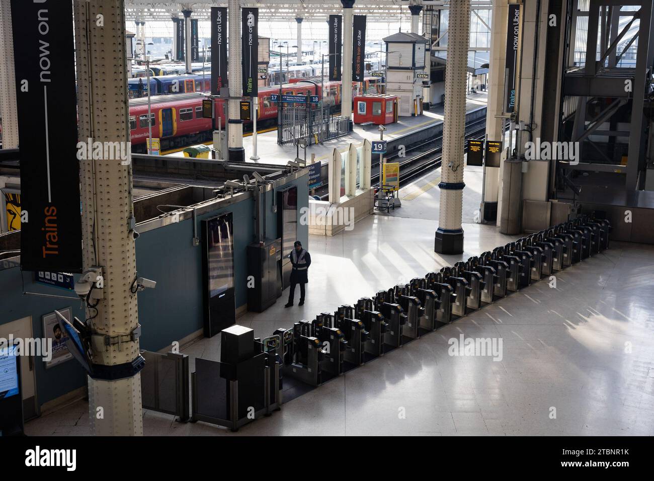 London, UK. 06th Dec, 2023. General views of empty platforms and ticket ...